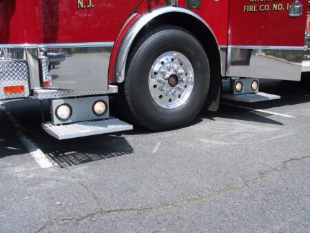 Ziamatic Corporation » Retractable Vehicle Step – 10-1/2″ Drop